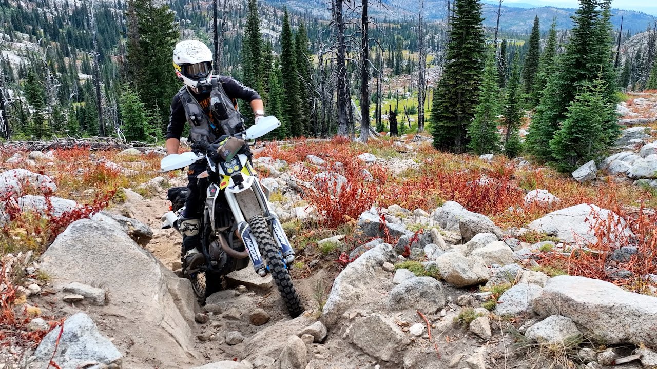 I found a series of ALPINE LAKES along this Rugged Ridge Line Trail ...