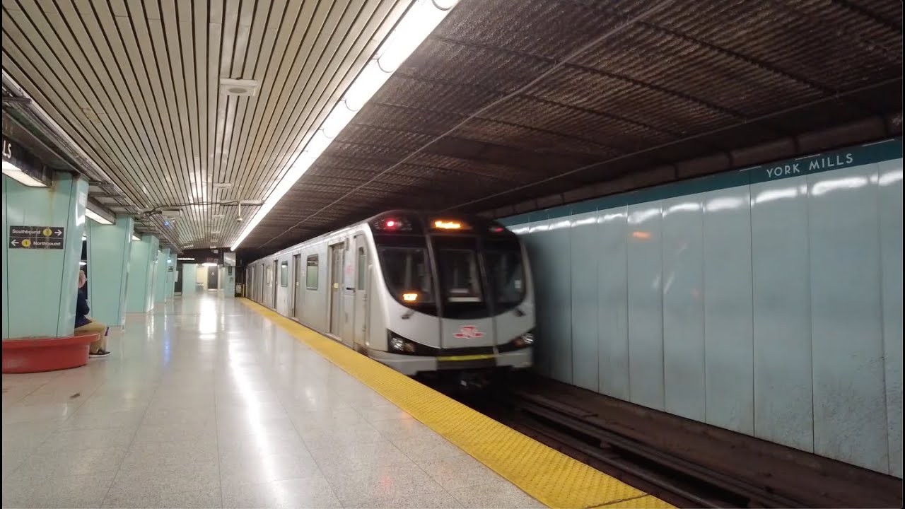 TTC Subway Ride on line 1 from Finch Stn to York Mills Stn (October 4th ...
