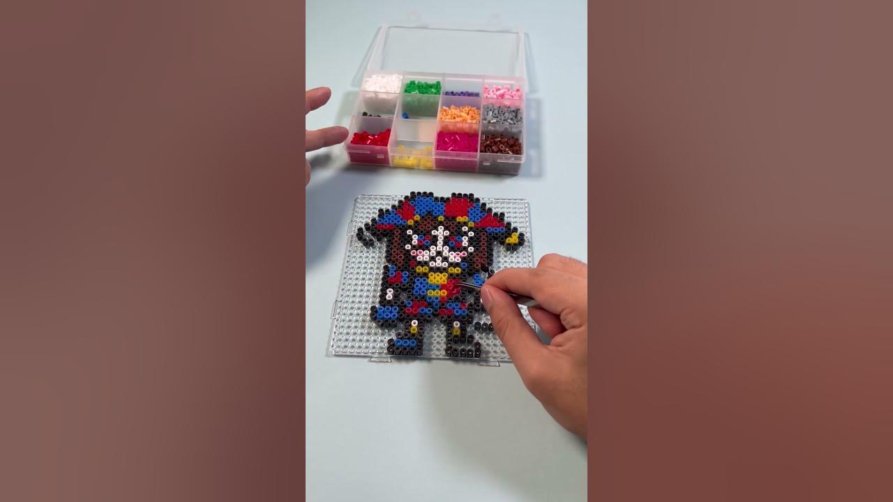 HICE a POMNI de AMAZING DIGITAL CIRCUS con HAMA BEADS (Pixel Art) - YouTube