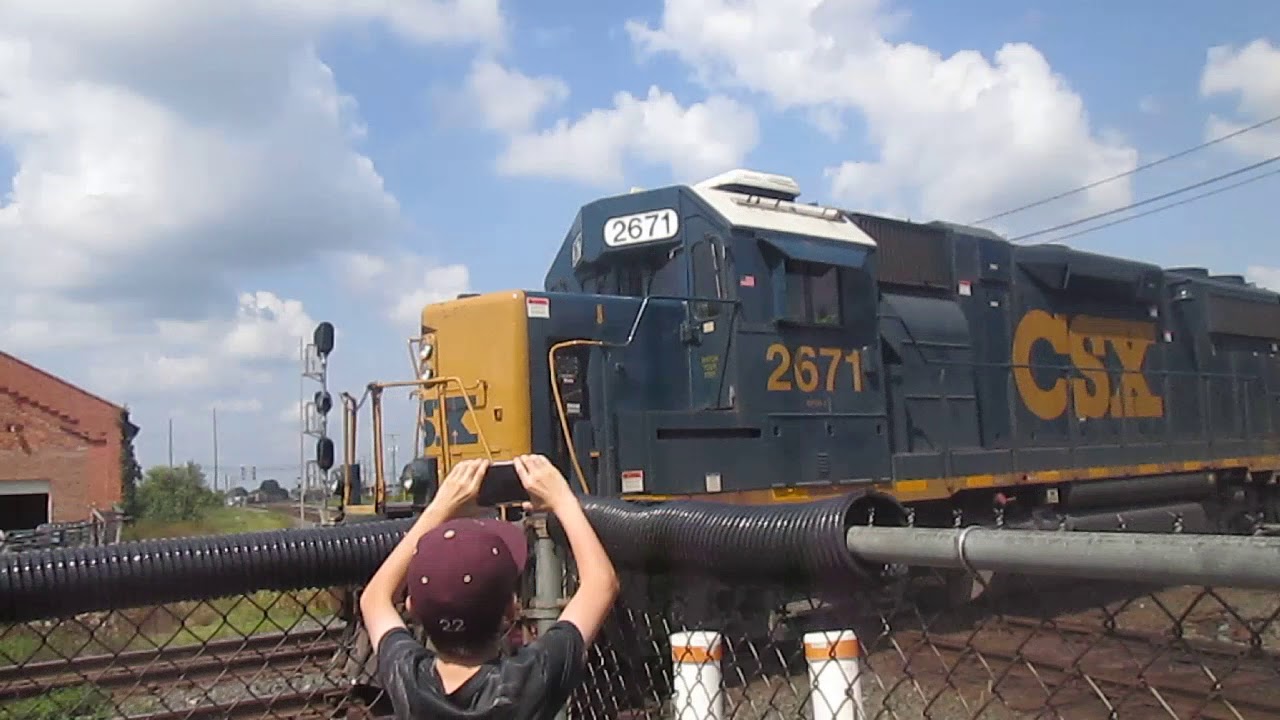 CSX southbound short freight train in Marion Ohio. - YouTube