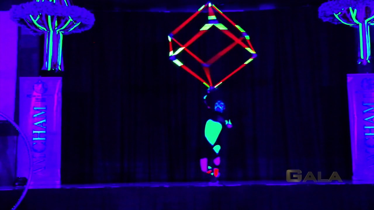 shows leds neon en Monterrey robot leds performance 8118094102 - YouTube