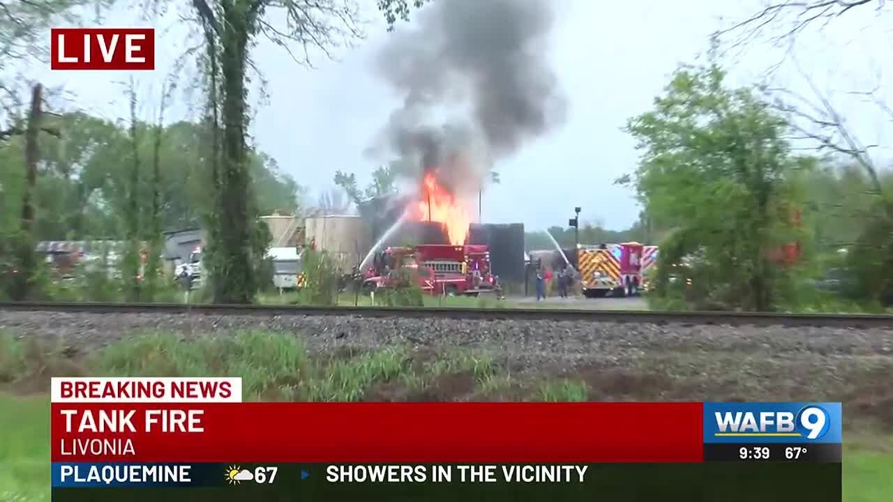 Firefighters battle blaze of gas tank fire in Livonia - YouTube