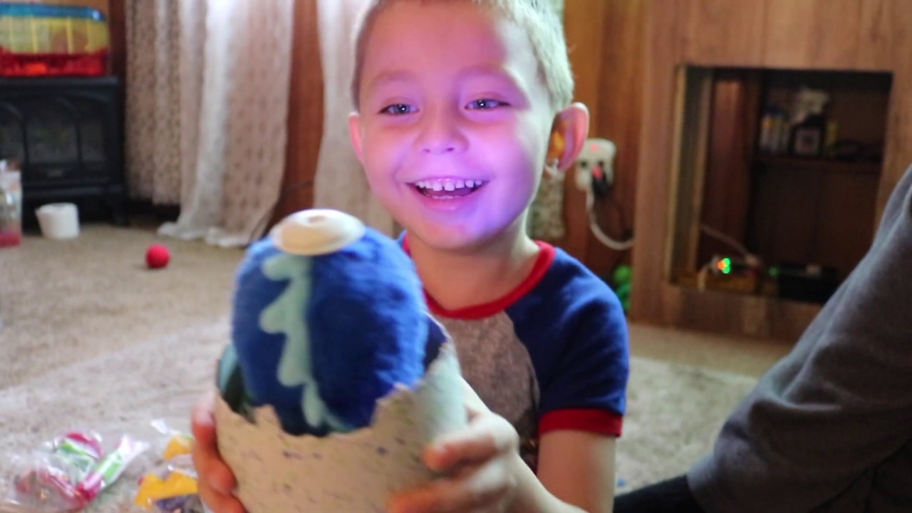 Ethan opens Surprise Egg with the hottest toy Hatchimal!Toysbe - Videos ...