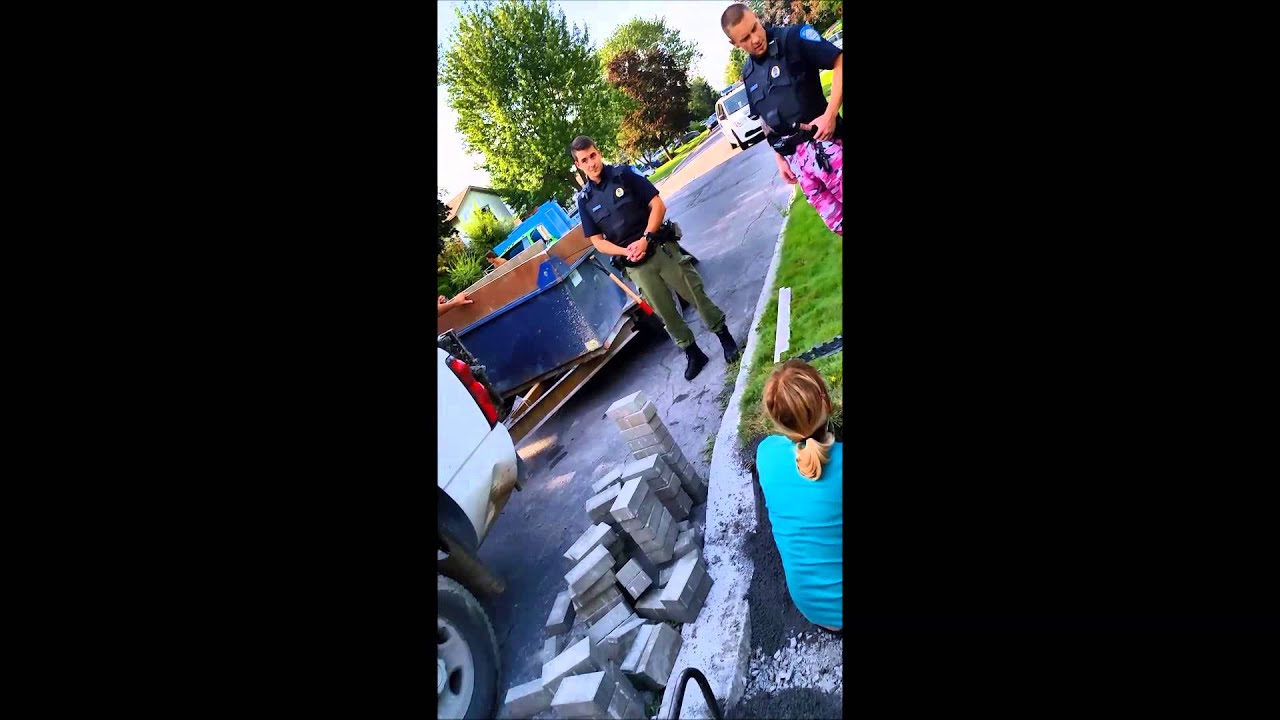 Pierrefonds woman blocks Canada Post community mailbox - YouTube