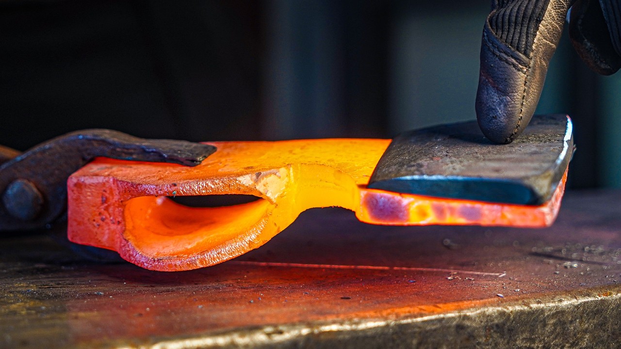Side Weld Technique: Forging a Side Axe - YouTube