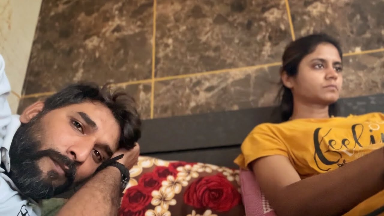 HAMARE BICH CHAL RAHI HAI COLD WAR - YouTube