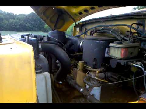 Caterpillar 3208 school bus cold start - YouTube