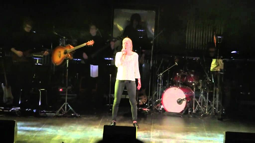 Musicals In Concert - Anna Frisk - Lämna inga dörrar på glänt - YouTube