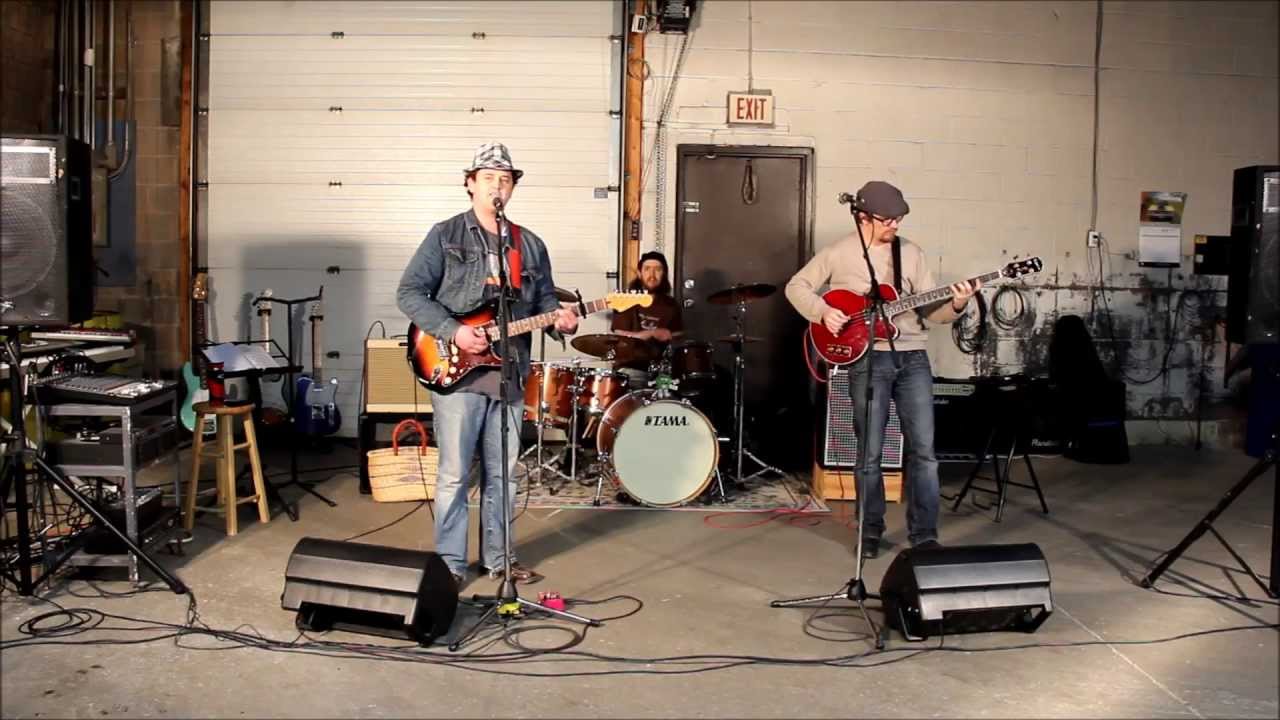 Paul Brodie and The Excellent Smithers - Frankies Gun (COVER) - YouTube