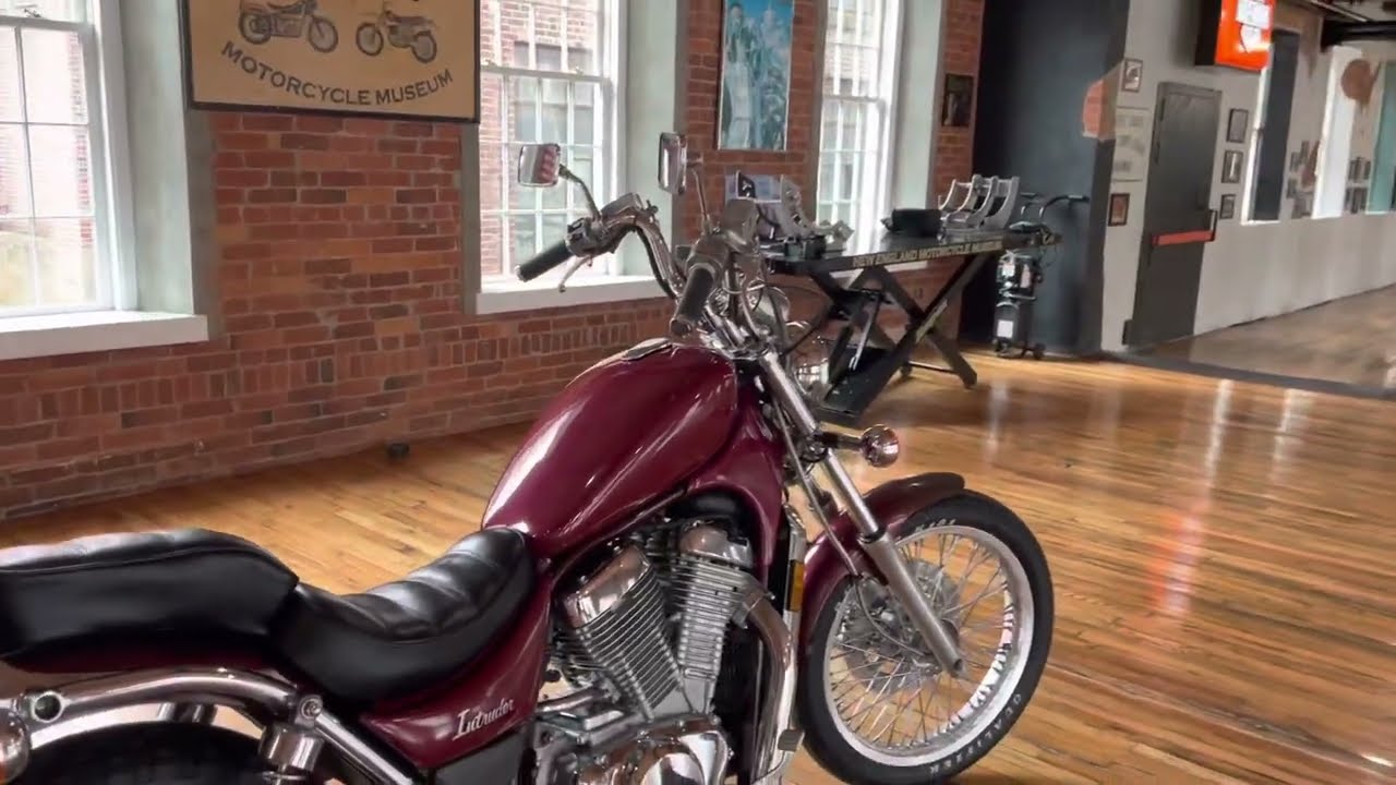 1986 Suzuki Intruder 700 - YouTube