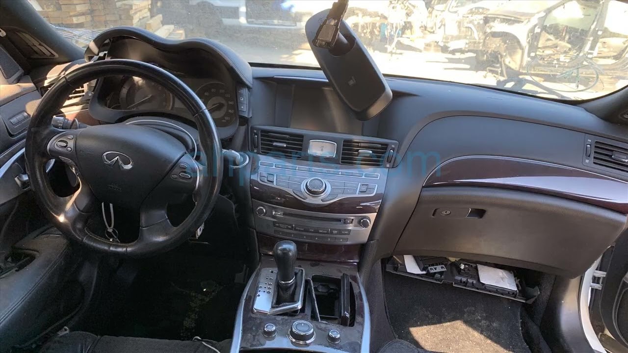 2022 Infiniti M37 Interior