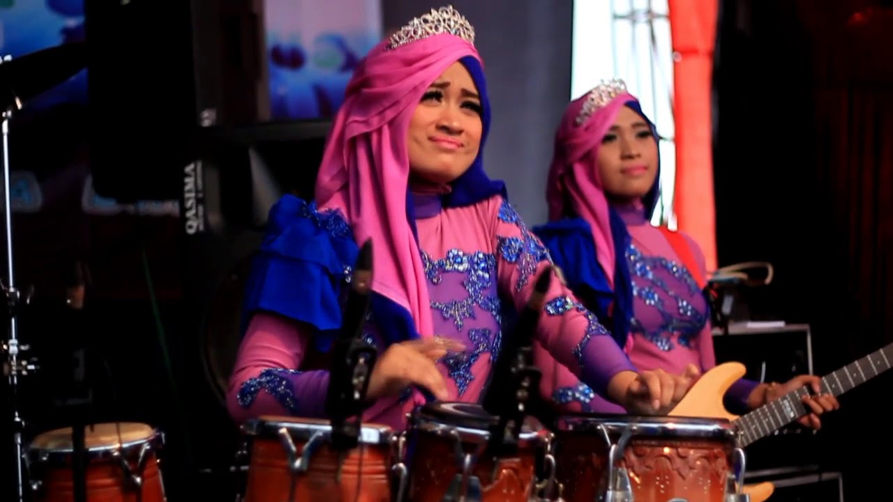 Qasima : Muskurane kendangnya Reni bikin tawuran - YouTube