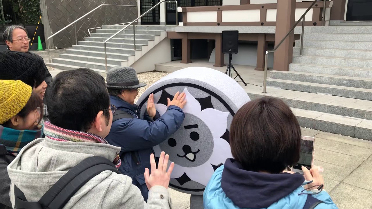 Nishikokun dances at a shrine - YouTube