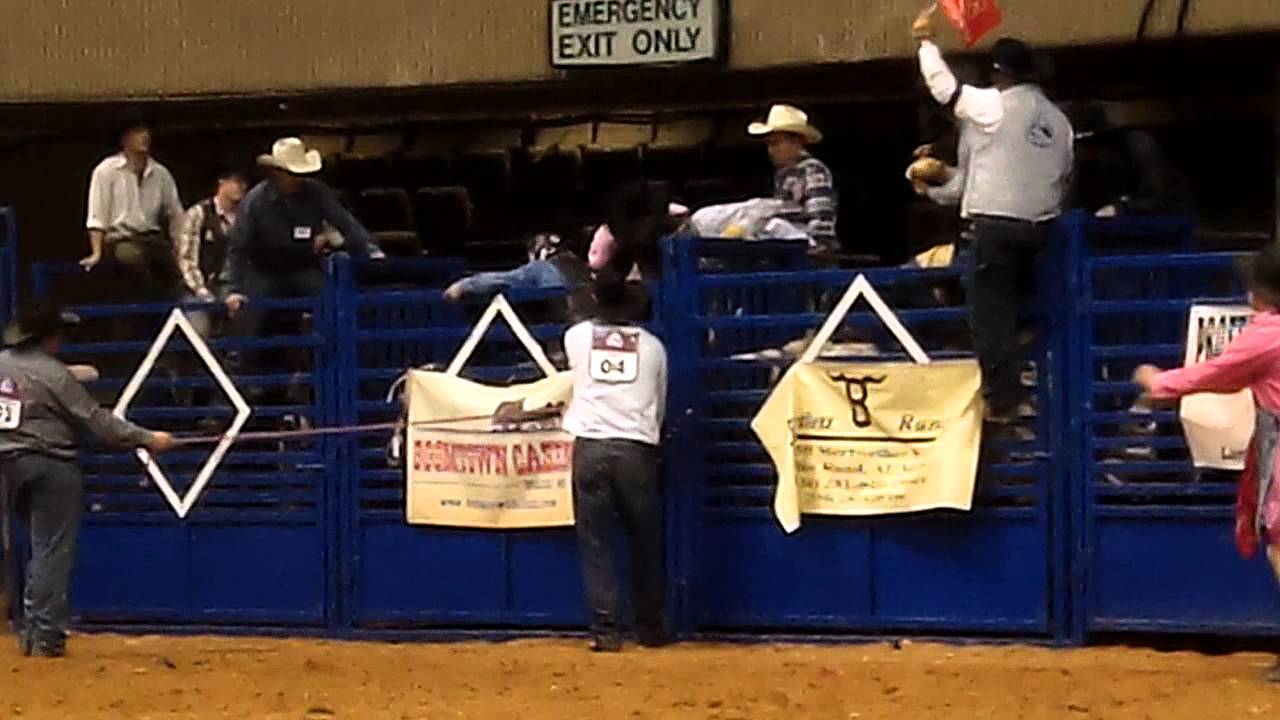 Tony Smart bull riding at the PCA Rodeo Finals in Biloxi - YouTube