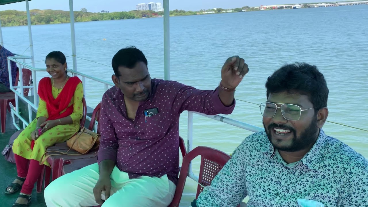 #Dolphins 🐬 Show in #Kochi #MarineDrive! Tour with Our #Tamilnadu ...