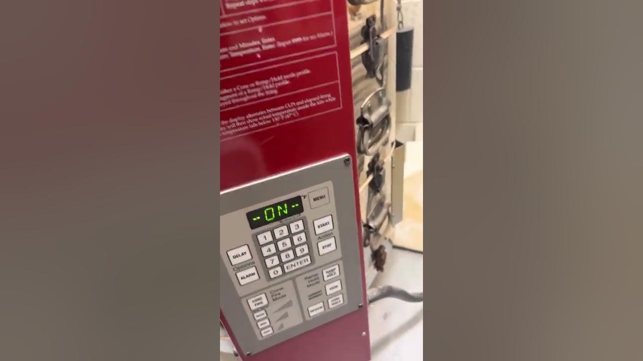 Firing a bisque load in a Skutt KM-1027 - YouTube