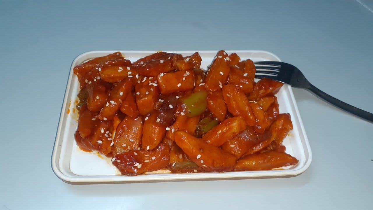 Crispy and spicy Aloo chilli potato-street style || Aloo chilli ...