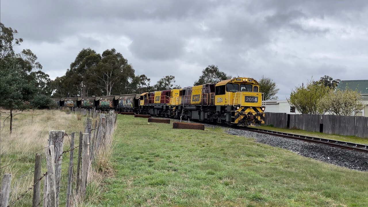 TasRail 2054 2051 #46 Coal train coming into Conara Junction - YouTube