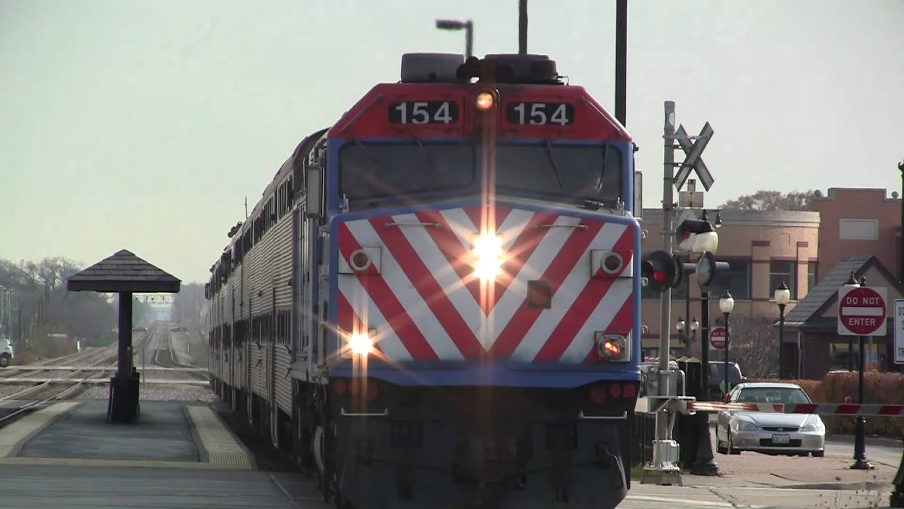 Metra 154 arrives Arlington Heights - YouTube