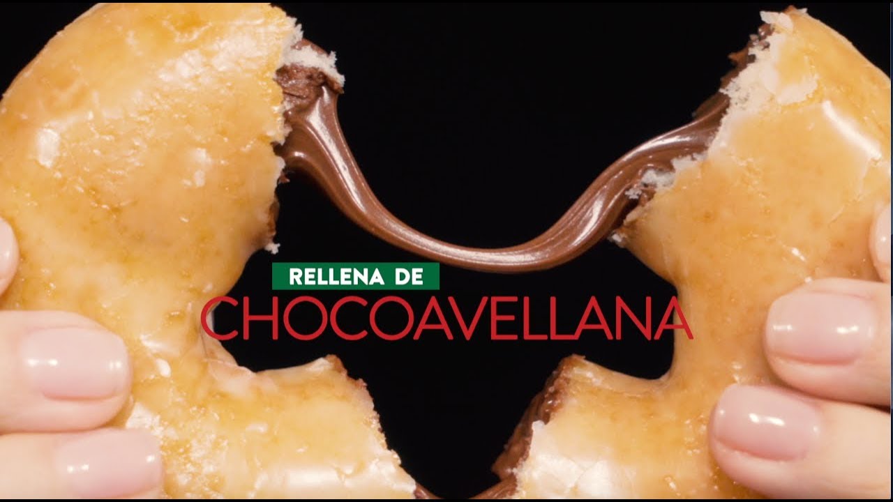 Krispy Kreme Glaseada Original rellena de Chocoavellana - YouTube