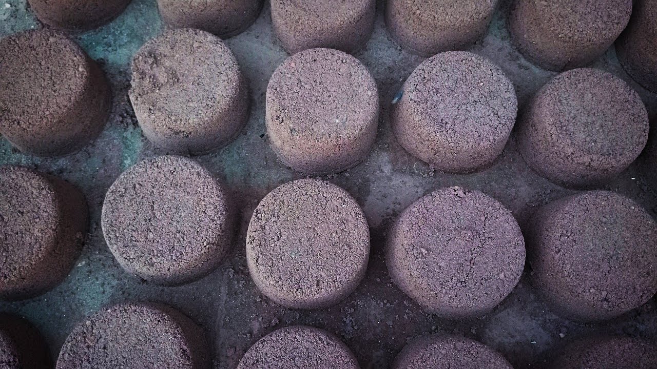 Super crunchy red sand round shapes crumbling only dry crumbling on ...