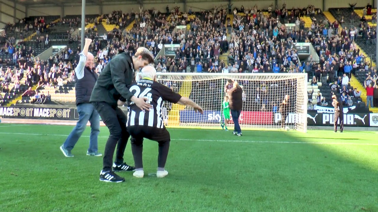 Roy Prentice's Penalty at Notts County - YouTube