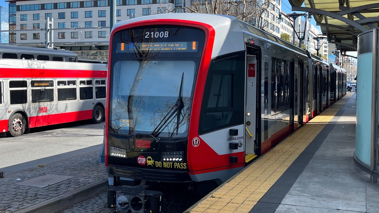 ⁴ᴷ⁶⁰ NEW TRAIN | SF MUNI LRV4 #2100 First Week in Service on N Judah ...