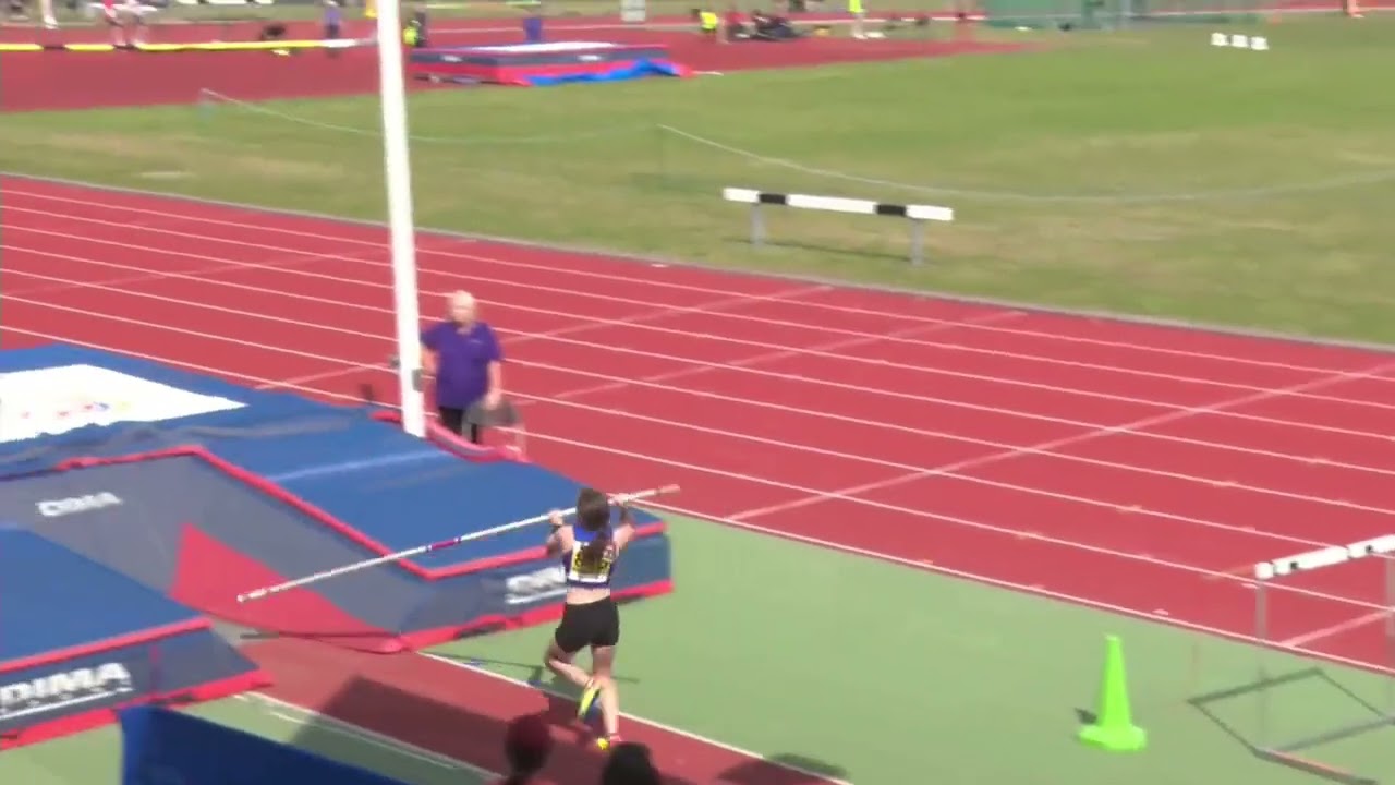 Sara Barbour of Kilmarnock Harriers in the pole vault at #4jathletics ...
