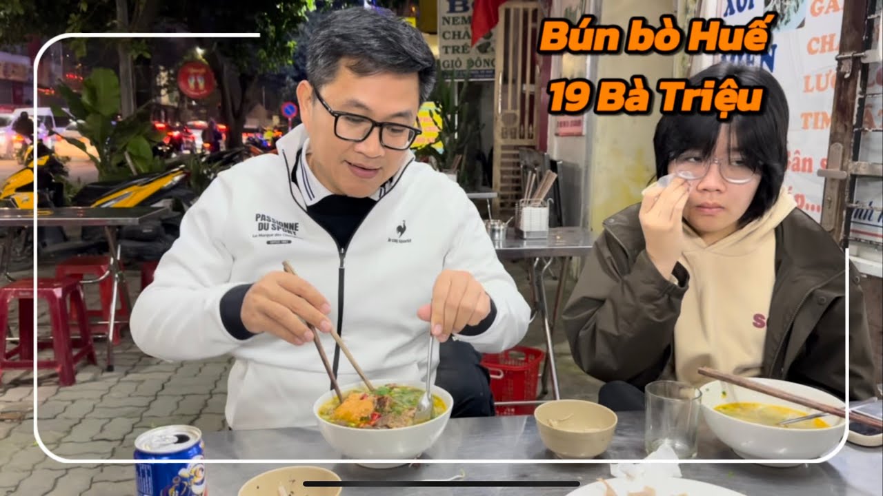 Review: Bún bò Huế 19 Bà Triệu I Bà Triệu I Huế I Vietnam I Thang Vu - YouTube