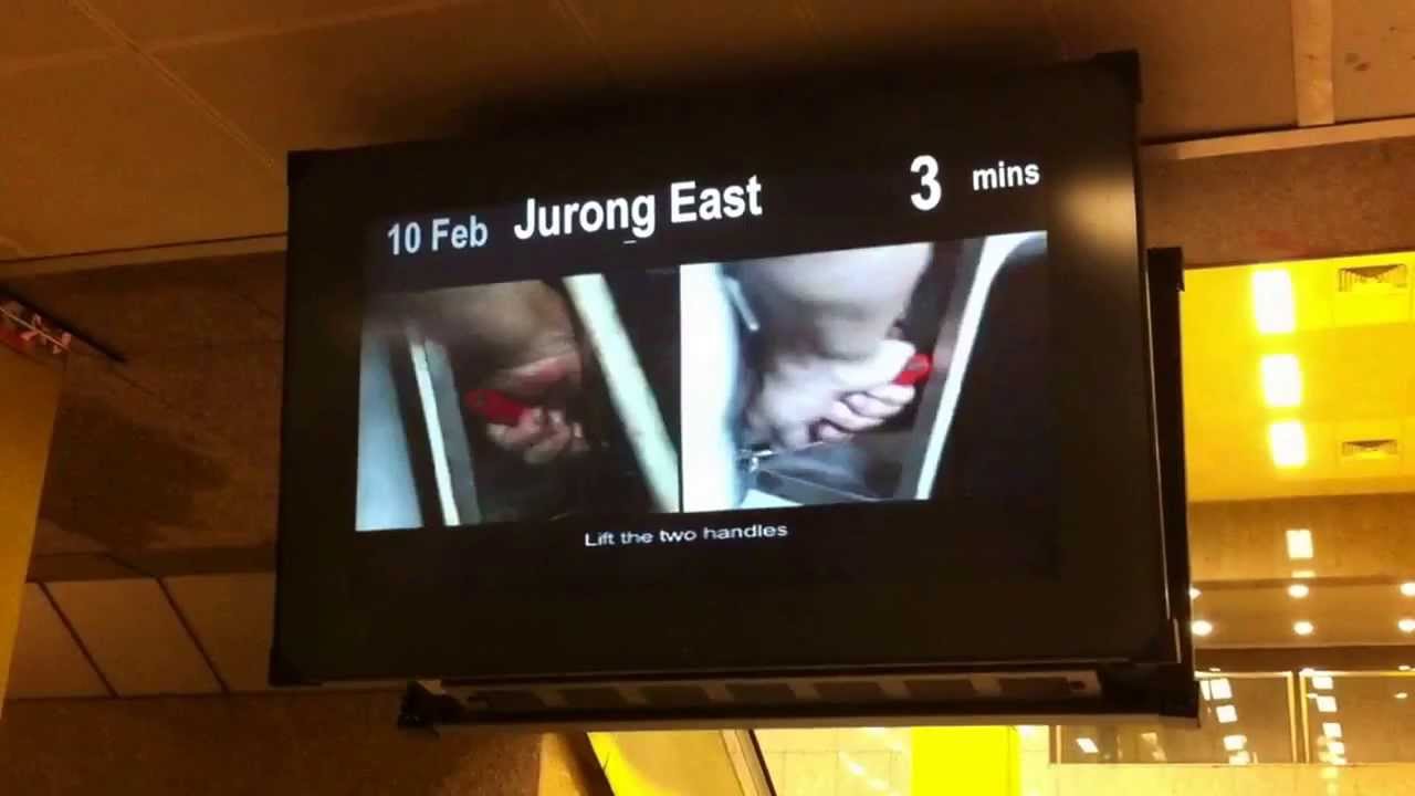 MRT detrainment video (NSEWL) - YouTube