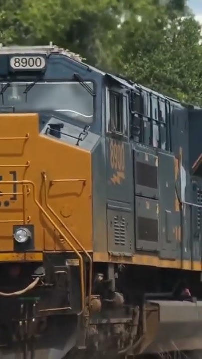 CSX 8900 - YouTube