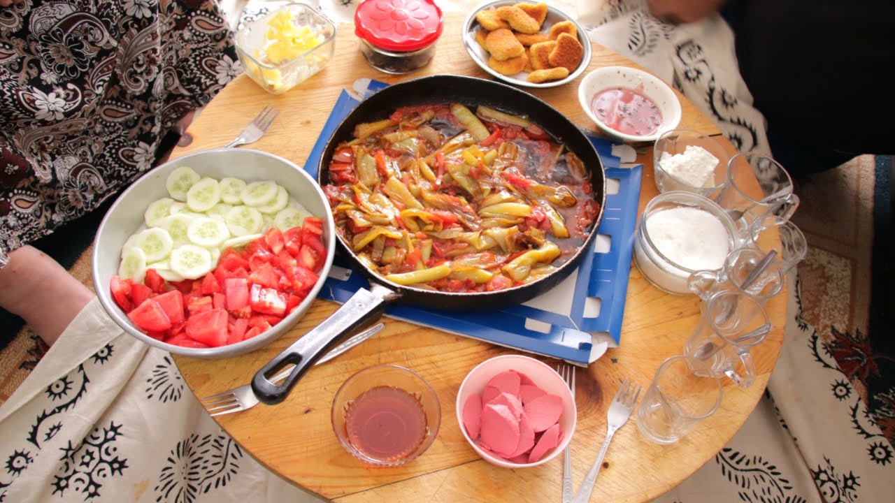 Village Family Breakfast on Wood Stove I Traditional Rural Kitchen ...