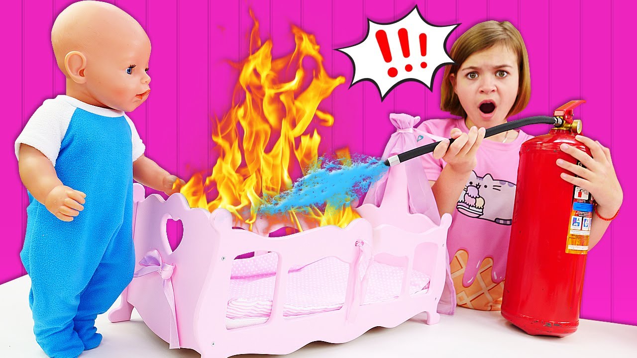 Baby Born Emily und ihr Kindermädchen. Feuer in der Küche. Spielspaß ...
