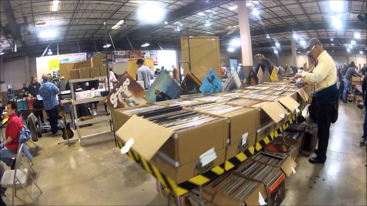 Austin Record Convention (dealer setup and early shoppers) - Friday Oct ...