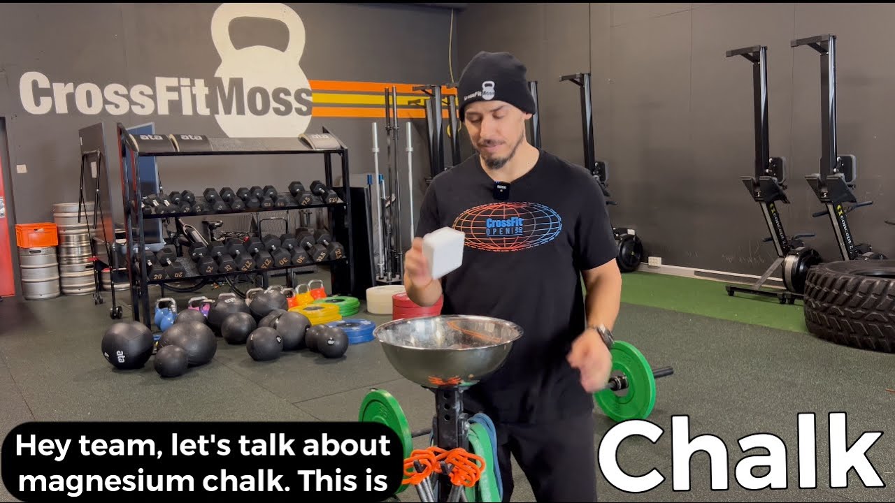Correct chalk etiquette in the gym - YouTube