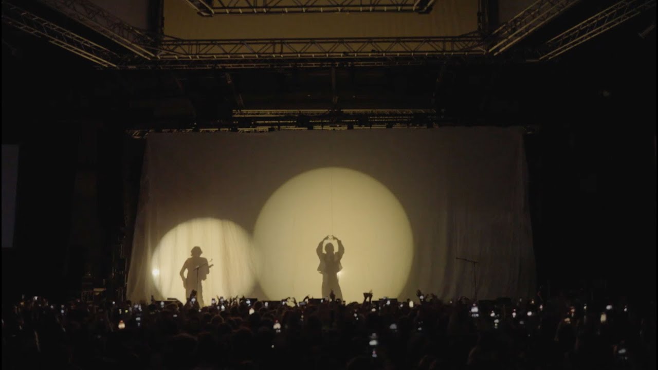 BIBIZA - bis einer weint full show live im Gasometer 😭♥️ - YouTube