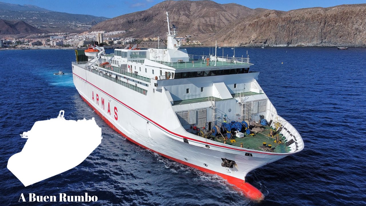 VOLCAN DE TAUCE proa rumbo al puerto de Santa Cruz de La Palma. Dron ...