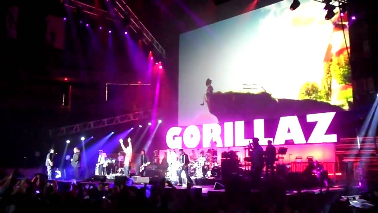 Gorillaz-Feel Good Inc. (feat. De La Soul)(live) - YouTube