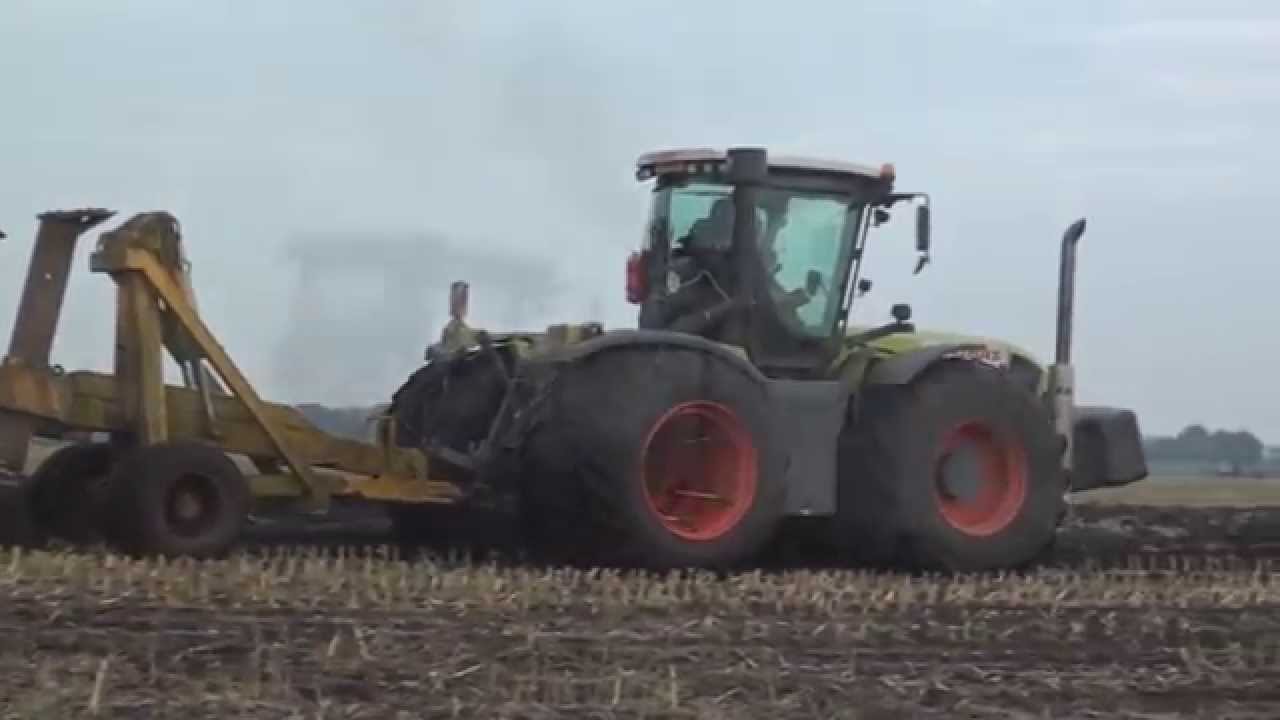 Claas Xerion 3300 Trac VC deep plowing - YouTube