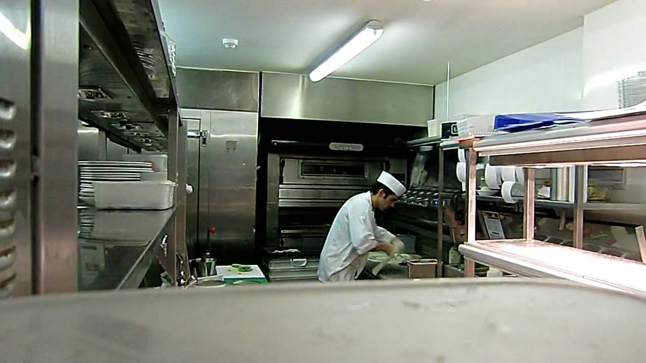 Italian Chef Goes Mad - YouTube