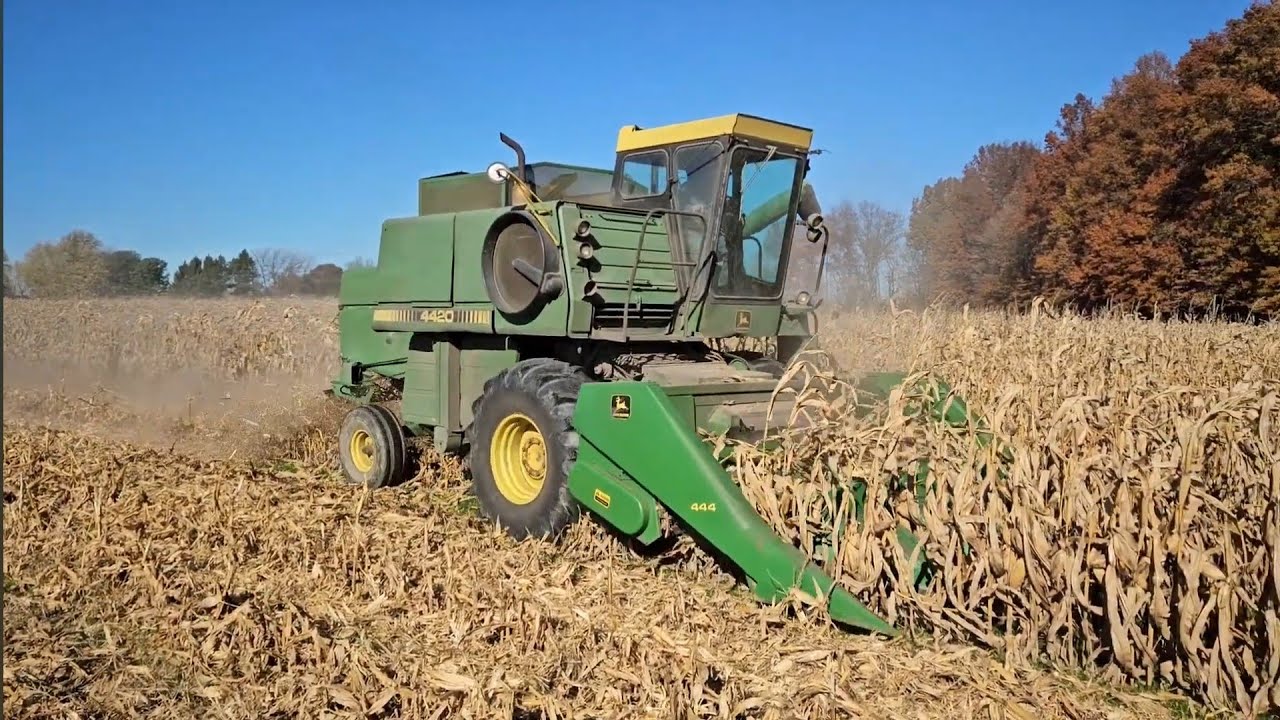 John Deere 4420 Ohio Corn Harvest! - YouTube