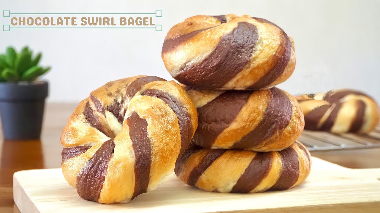 CHOCOLATE SWIRL BAGEL🍫【w/choc chips!! best bagel recipe bread】 - YouTube