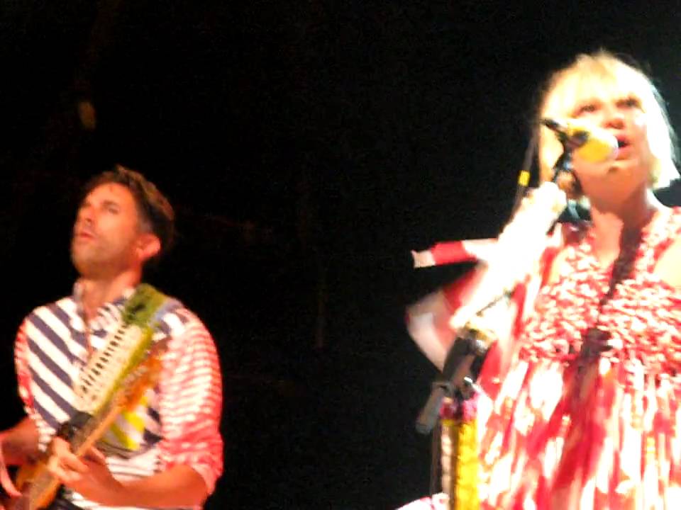 Sia - "Buttons" Live at Terminal 5 NYC - YouTube