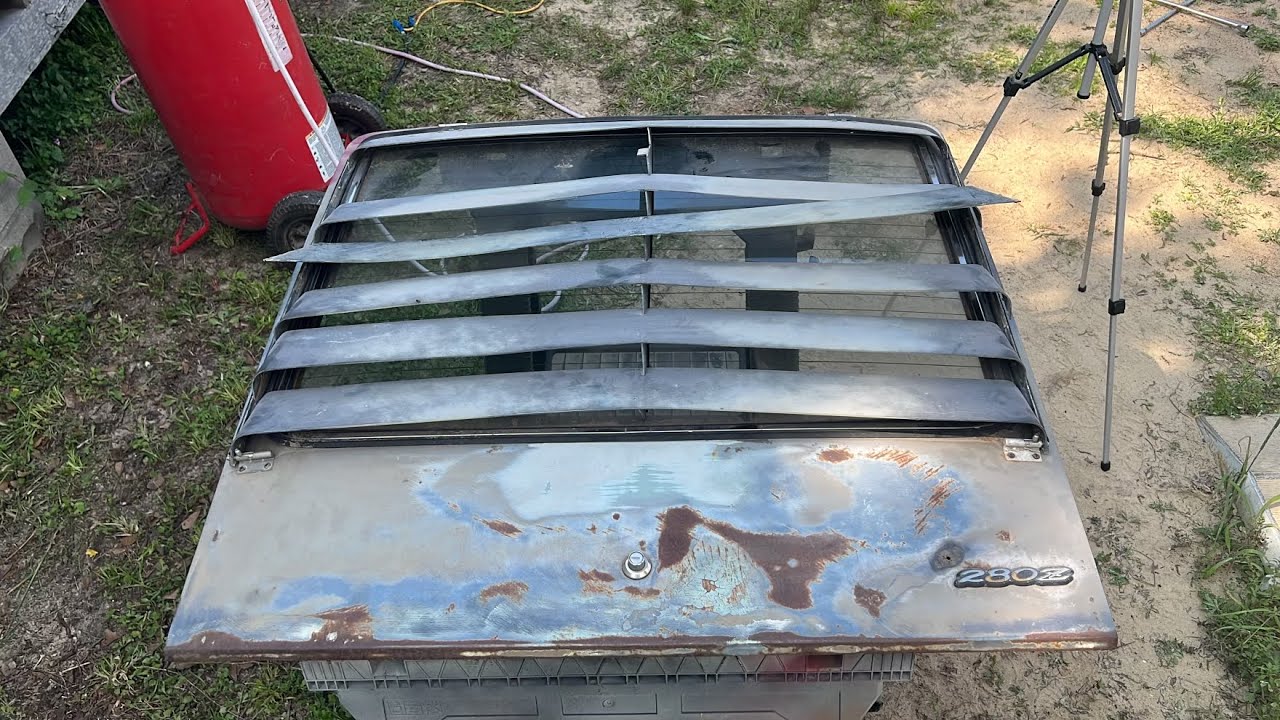 Datsun 280Z S30 rear hatch trunk lid disassembly and glass removal ...