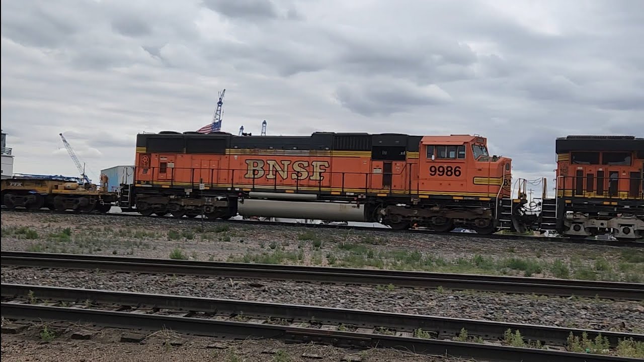 BNSF 7747 Leads the H-LINDEN with a Rare H2 SD70MAC And a Transformer ...