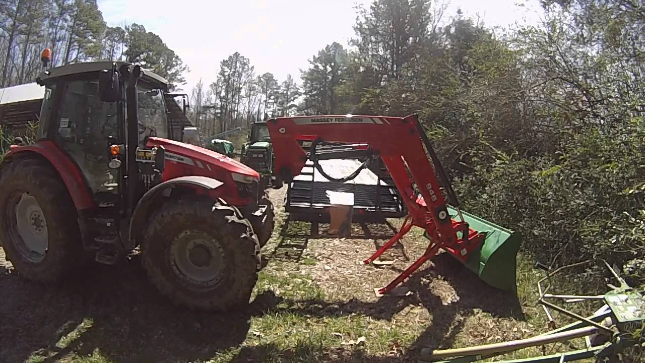 Unhooking the Massey Ferguson 946 Loader - YouTube
