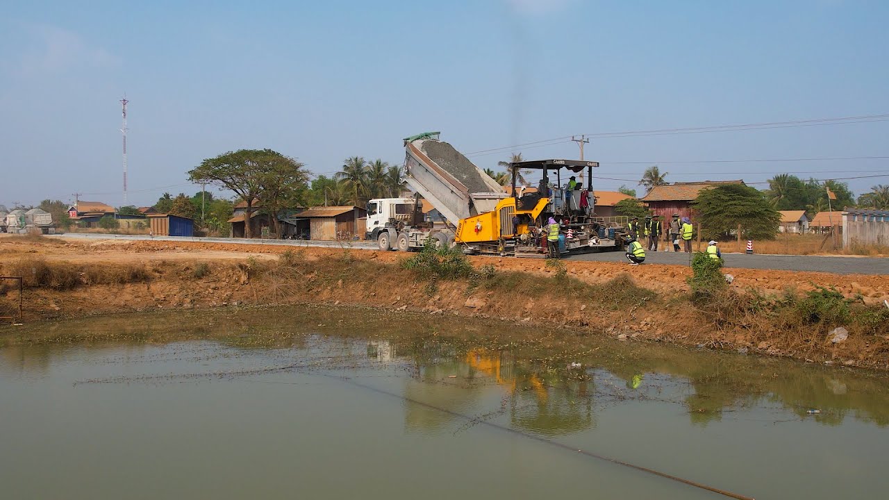 Paving Gravel Road With TSUN SP1600 Paver Equipment!! Gravel Mixture ...
