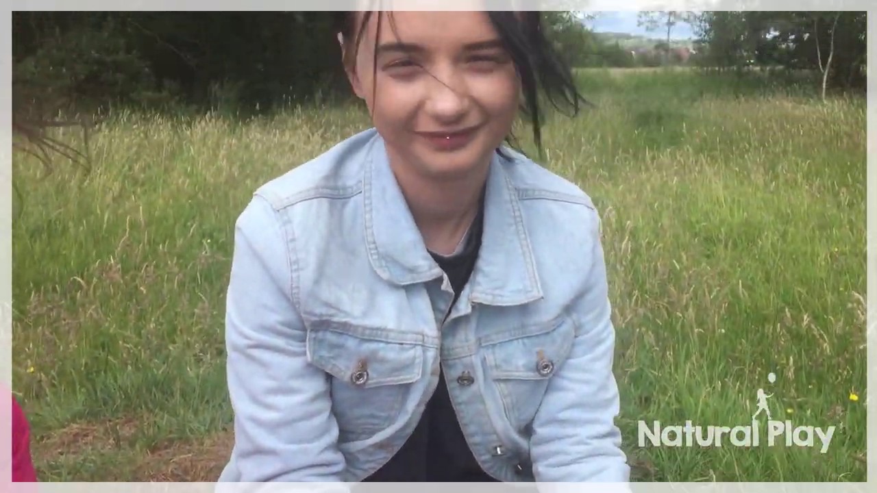 Making Daisy Chains | Natural Play | Edible Estates - YouTube