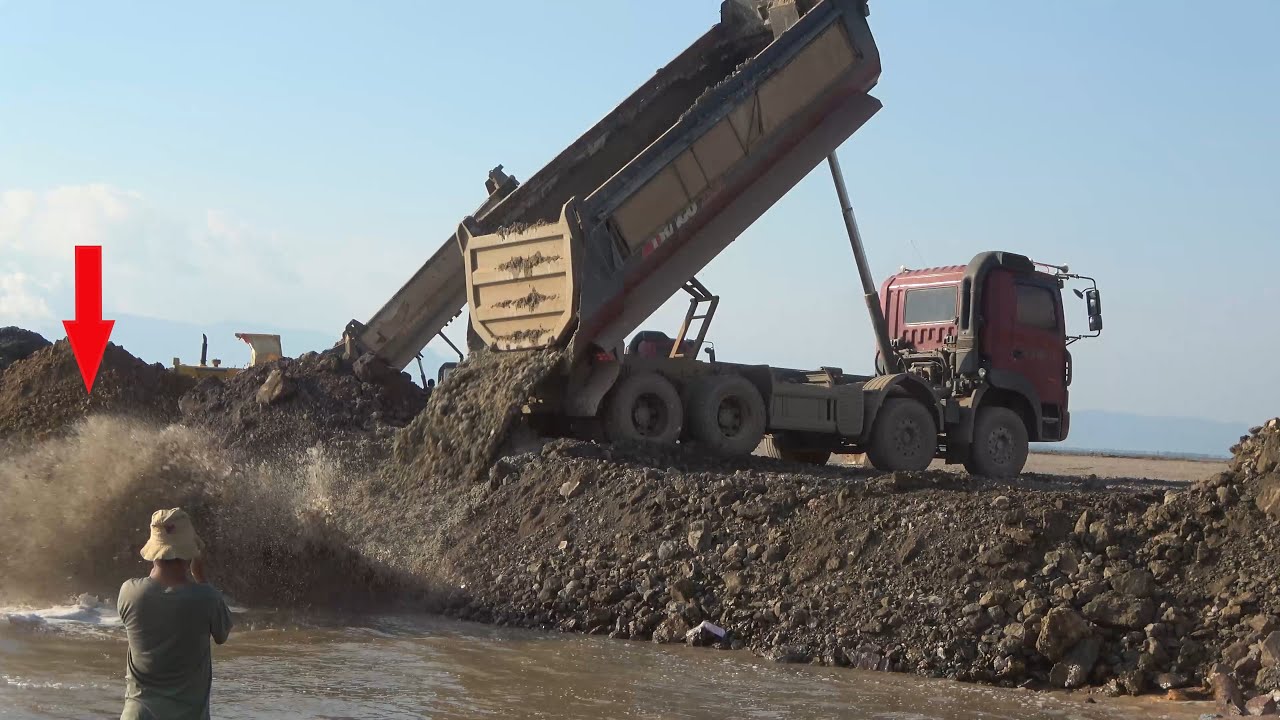 Great land Reclamation Process Heavy Duty Dozer Move Rock & Soil ...