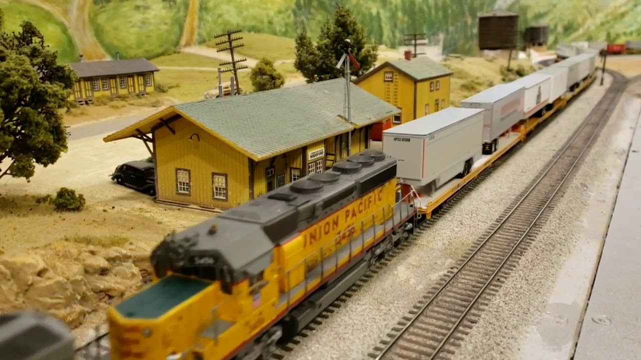 Union Pacific Van Train With DDA40X In Consist - La Mesa Model Railroad ...